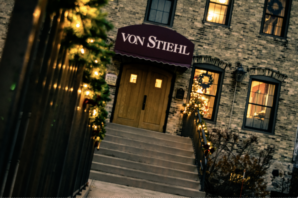 "July In Christmas" Spirits Event • von Stiehl Winery